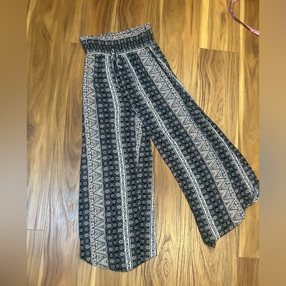 BeBop | Pants & Jumpsuits | Nwot Bebop Black And Cream Patterned ...